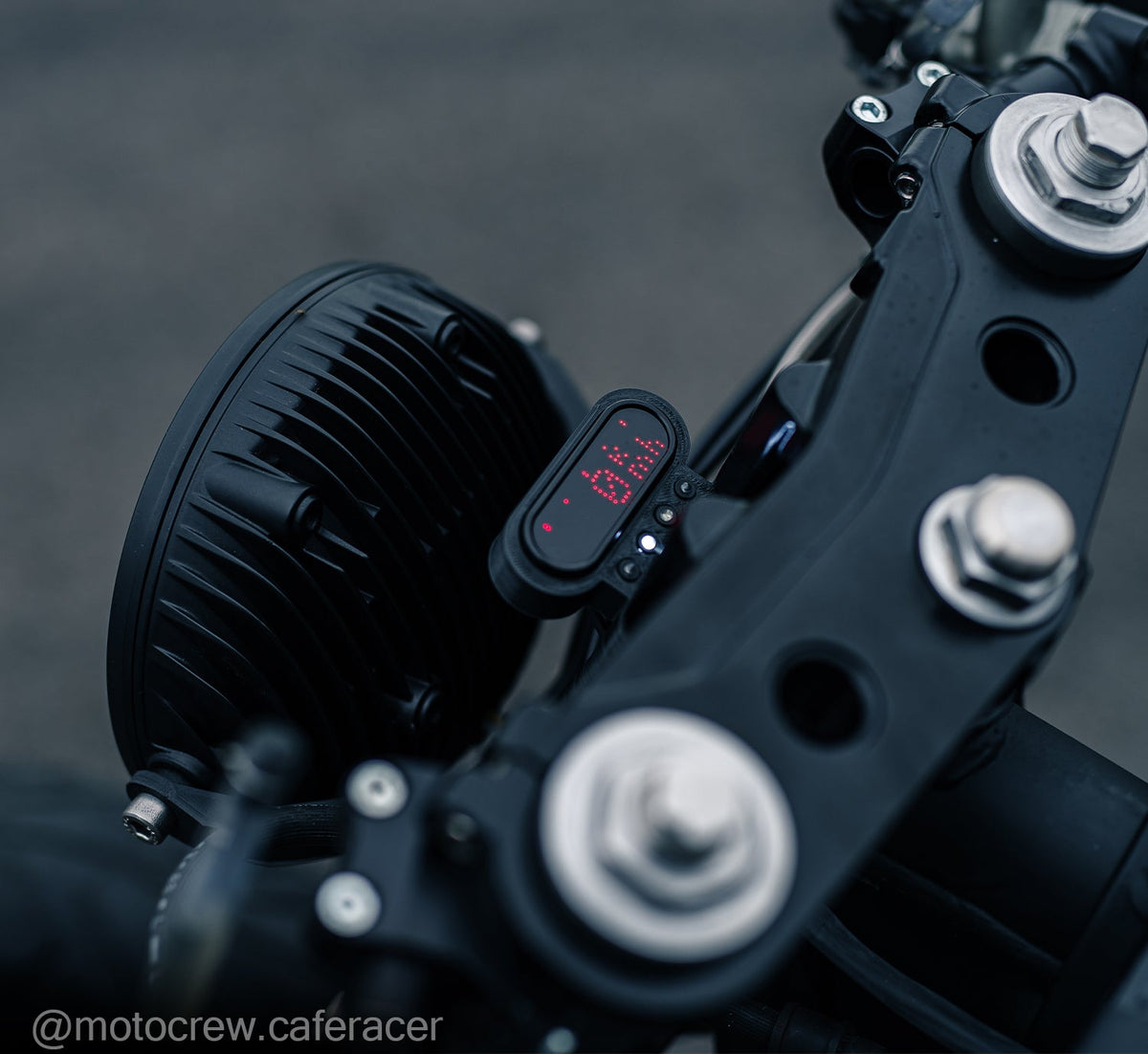 motoscope mini - digital instrument with a futuristic simple design